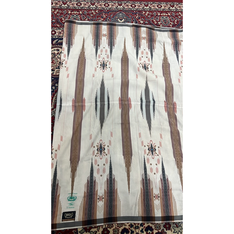 Jual Sarung bhs SGC FS Second Putih Coklat | Shopee Indonesia