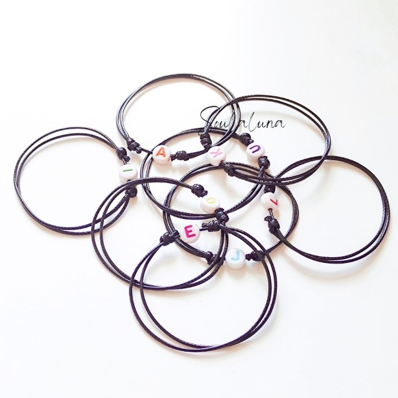 Jual Gelang Inisial Nama Couple Bulat Putih Tulisan Warna Warni Abjad ...