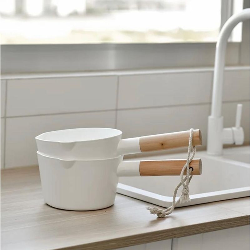 Jual Gayung Putih Minimalis Estetik / Gayung Air Gagang Kayu / Gayung ...