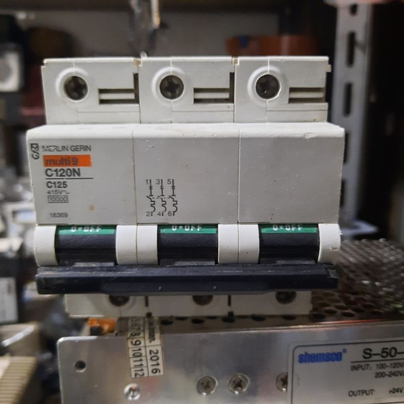 Jual mcb merlin gerin 3p c120n 125a 3p | Shopee Indonesia