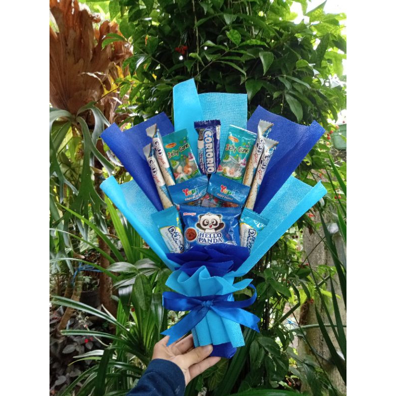 Jual New !!! Bucket/ bouquet dilan / buket Snack serba biru (002 ...
