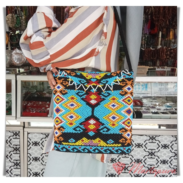 Jual TAS0762 Tas Totebag Anyaman Manik Motif Dayak Kalimantan | Shopee ...