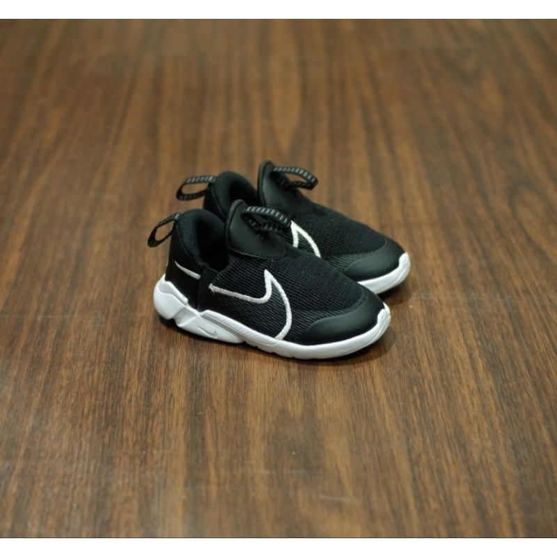 Jual ORIGINAL NIKE FLEX PLUS RUNNER 2 BLACK WHITE SEPATU ANAK | Shopee ...