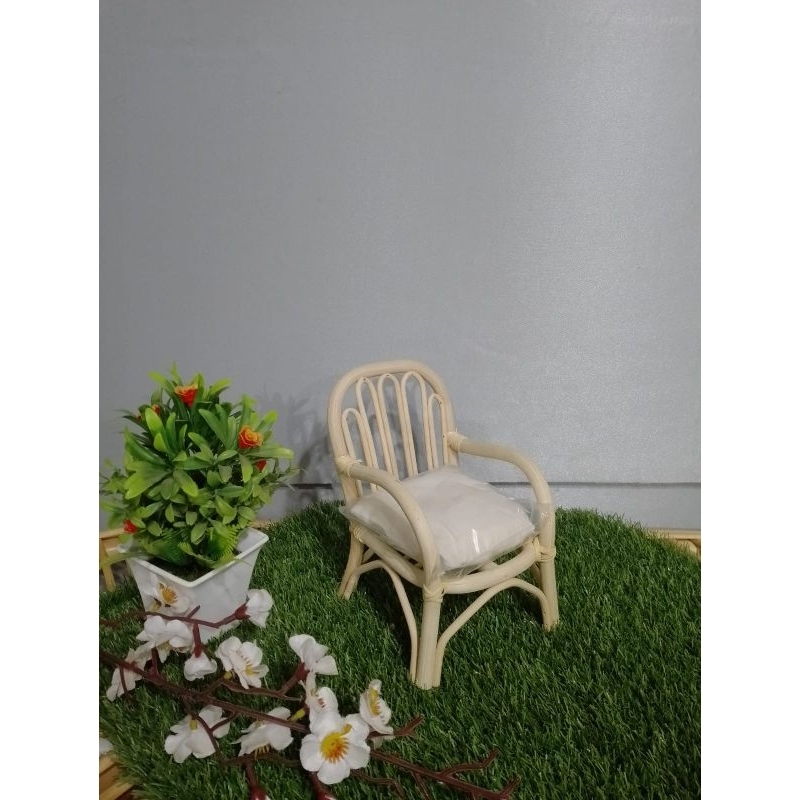 Jual kursi boneka rotan/miniatur kursi boneka free busa dudukan ...