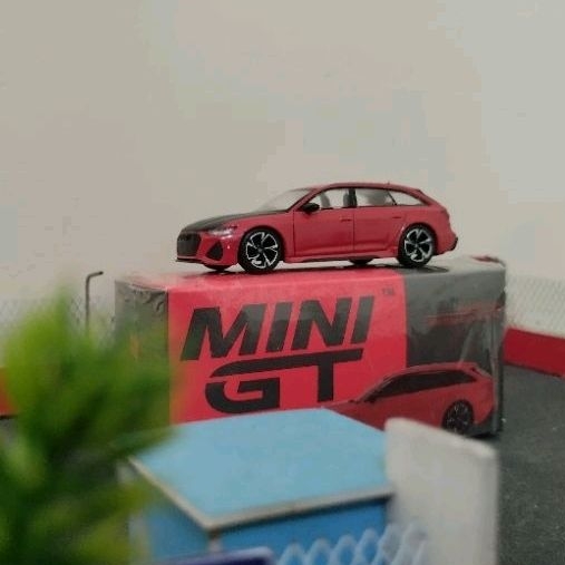 Jual Mini GT Audi RS6 Avant Carbon Black Edition Tango Red | Shopee ...