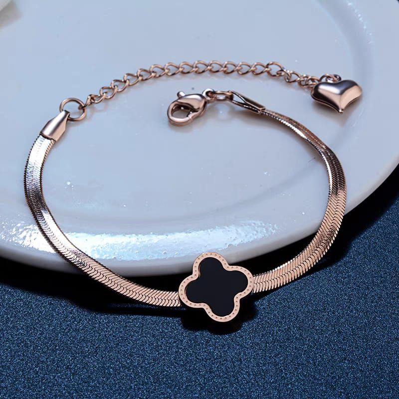 Jual GELANG TITANIUM GEPENG LIONTIN BUNGA CLOVER GELANG TITANIUM WANITA ...