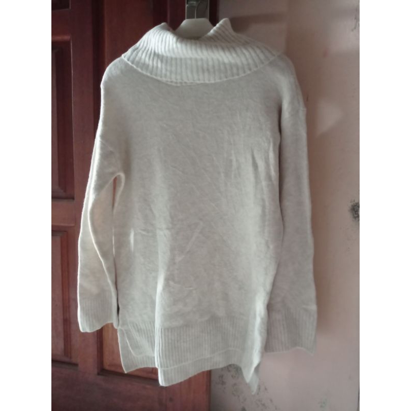 Jual switer uniqlo putih gading | Shopee Indonesia