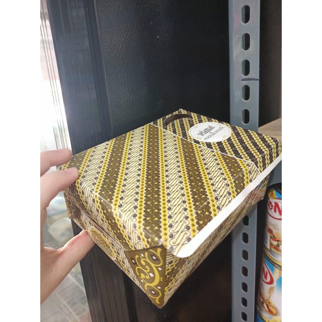 Jual Kotak Kue Snack Box GS BATIK 12x16x7 (1pak=100lbr) | Shopee Indonesia