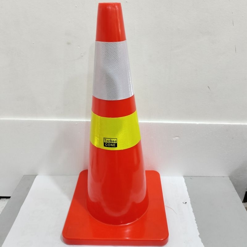 Jual PEMBATAS JALAN/KERUCUT LALU LINTAS "RRT" ||SAFETY TRAFFIC CONE 1.8KG | Shopee Indonesia