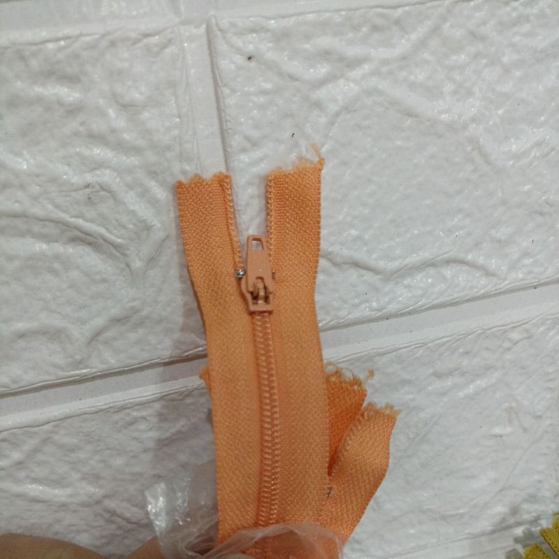 Jual Resleting ykk no.3 sleting 35 cm zipper 14 inch | Shopee Indonesia