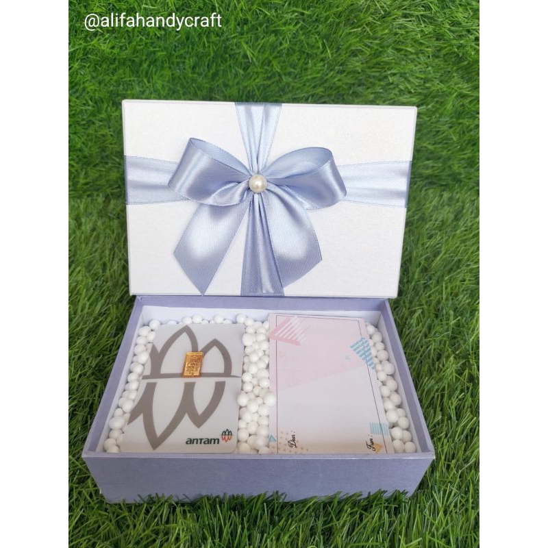 Jual giftbox/kotak kado/ box hampers/satu paket (box + Styrofoam + gift ...