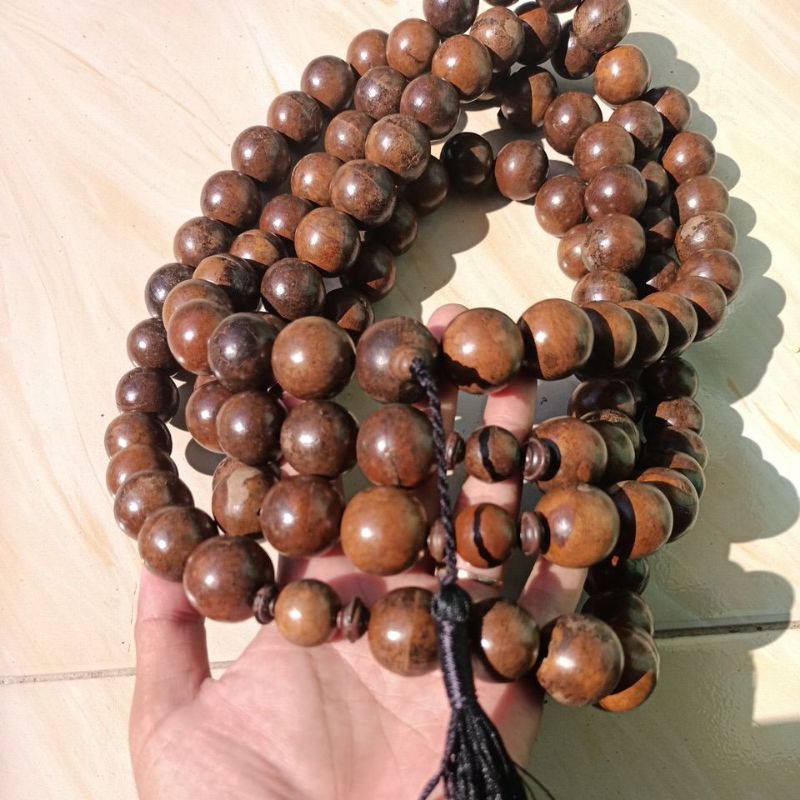 Jual tasbih Japamala 108 kayu gaharu agathis/raja kayu jumbo 22 mm ...