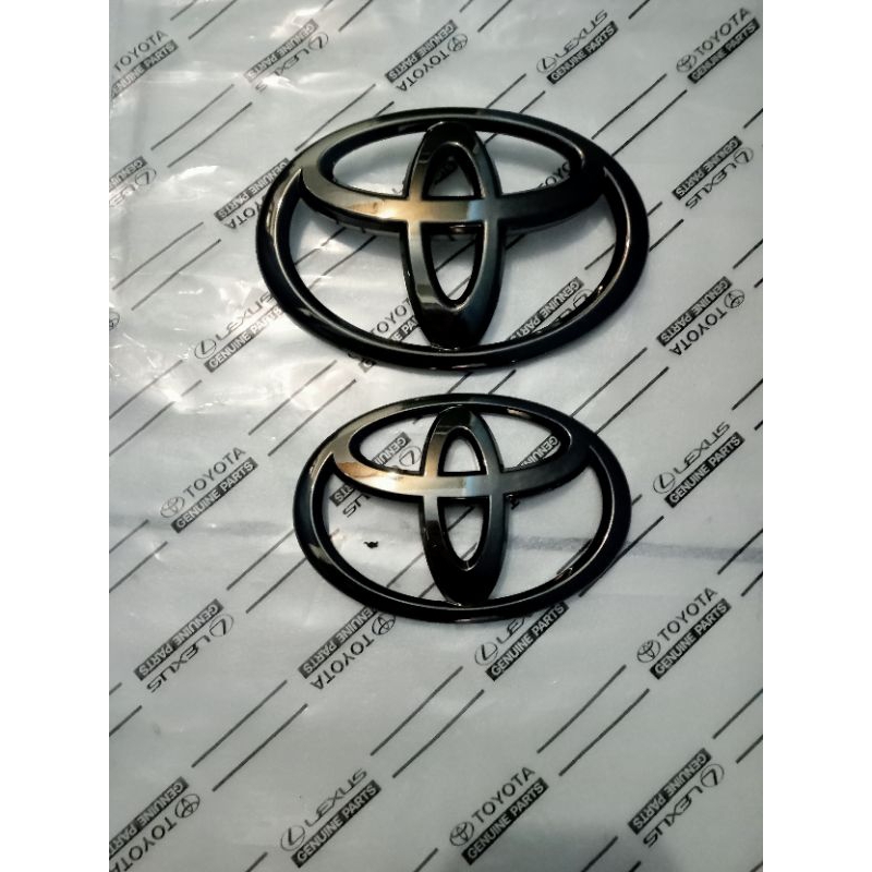 Jual emblem logo toyota innova reborn black chrome original / emblem ...