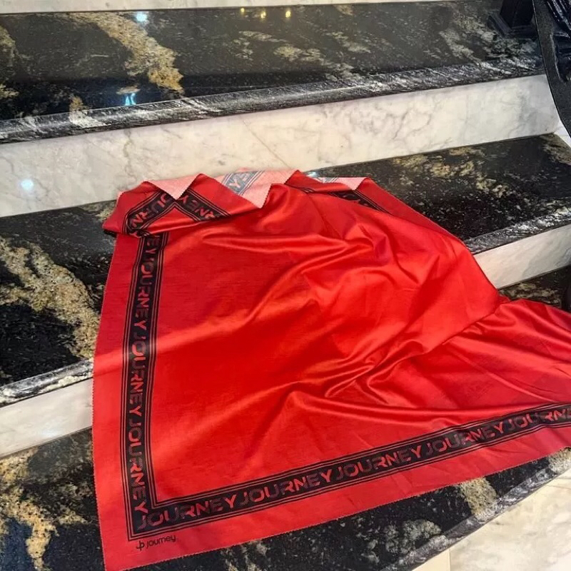 Jual Hijab Journey Scarves Edisi kemerdekaan Merah Polos | Shopee Indonesia