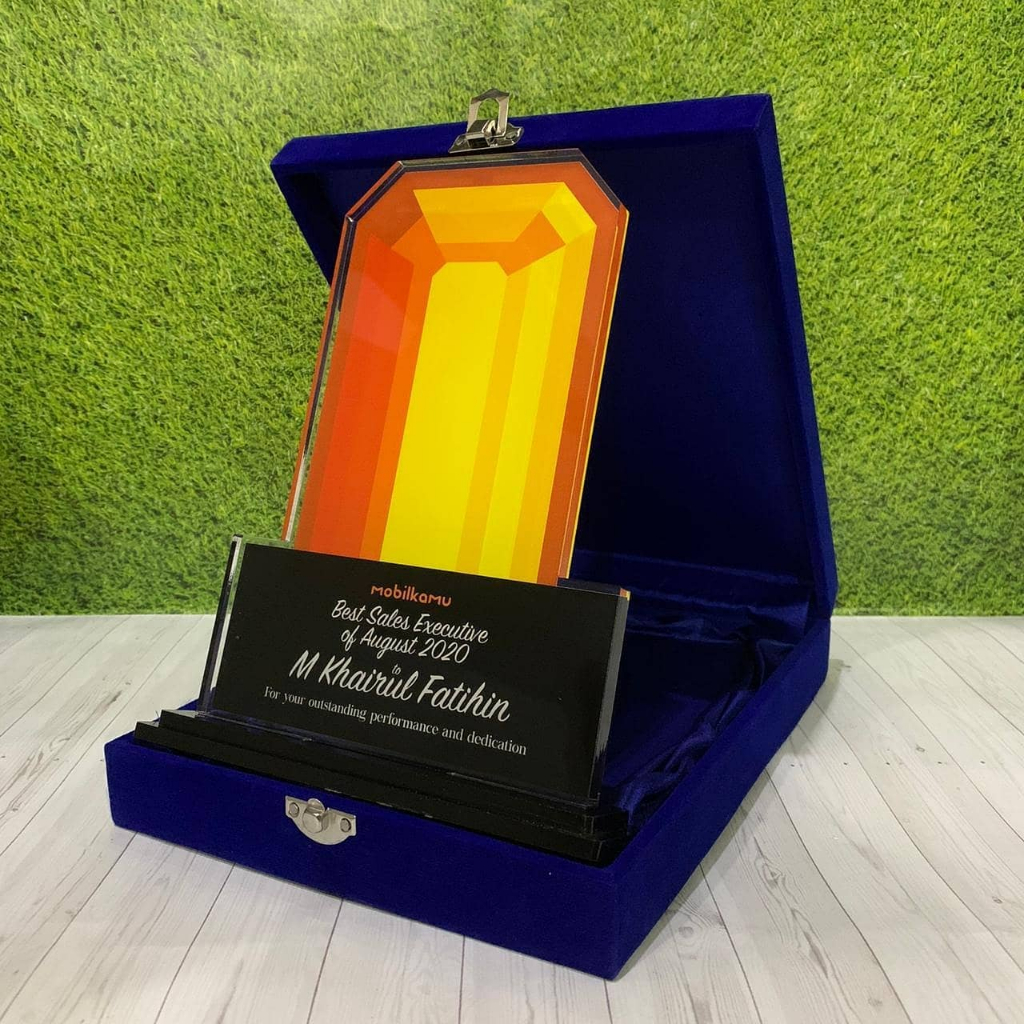 Jual Plakat Penghargaan, Tropi, Trophy Acrylic, Kado Wisuda, Kado Unik ...