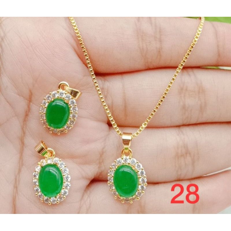Jual Kalung dan liontin permata giok warna hijau lapis emas impor ...