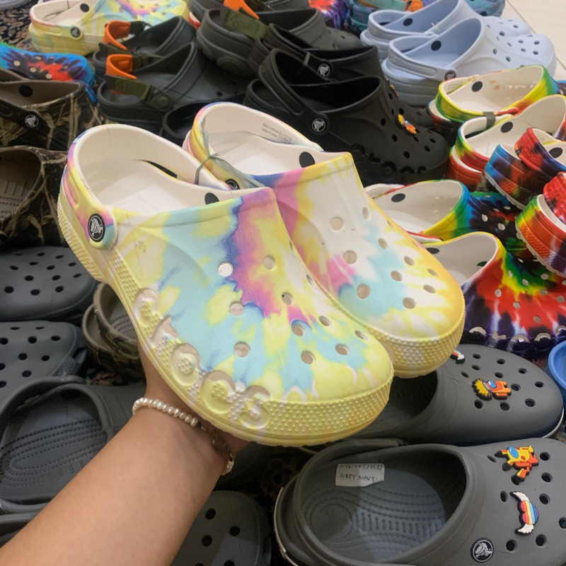 Jual SENDAL CROCS ORIGINAL SOFT DYE BGRADE / Crocs / Sandal Crocs ...
