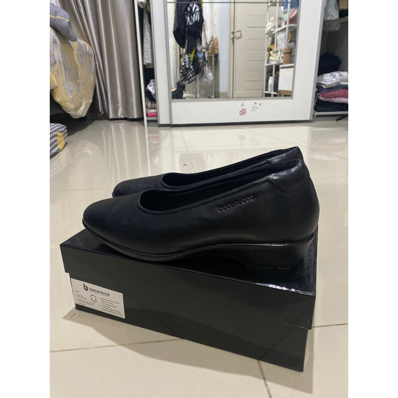 Jual SEPATU PENTOFEL WEDGES BOCOROCCO ORIGINAL (PRELOVED) | Shopee ...