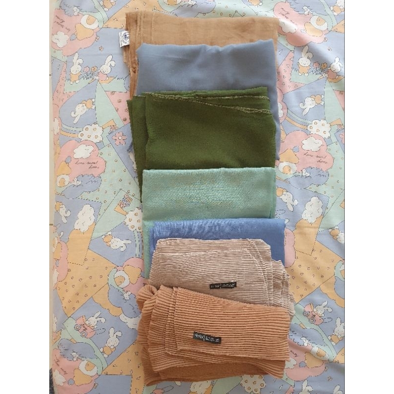 Jual Pashmina merk umama plisket RnW dan tanpa merk (untuk 7 pcs ...