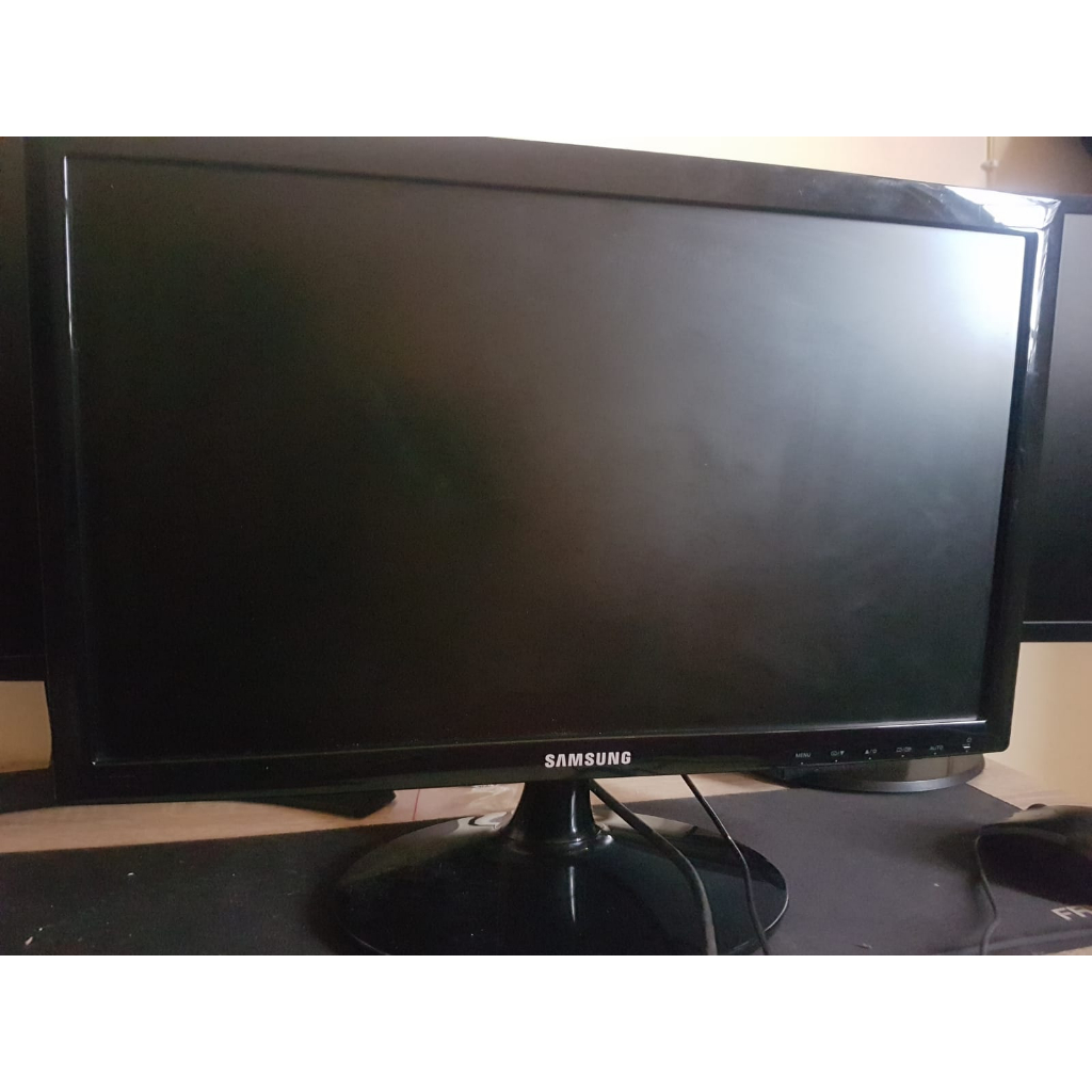 Jual Monitor Samsung 19 inch Tipe S19C150 (minus bercak) | Shopee Indonesia