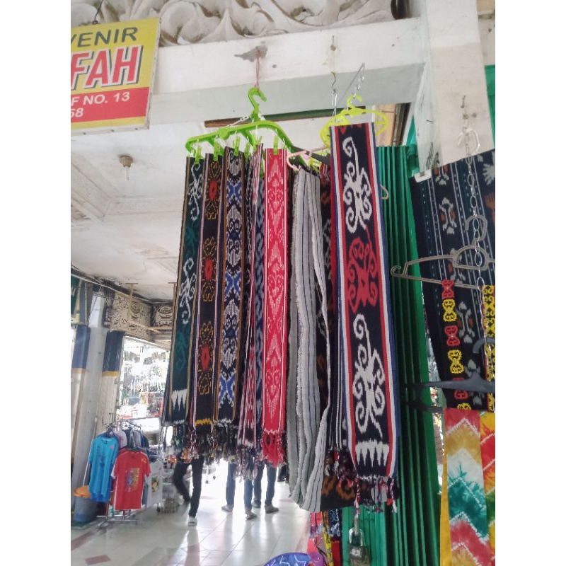 Jual SYAL IKAT KEPALA TENUN MOTIF DAYAK KALIMANTAN | Shopee Indonesia