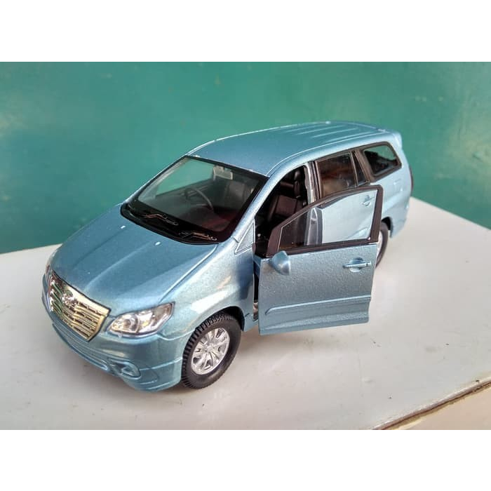 Jual Diecast Innova miniatur Toyota kijang Innova mainan model mobil ...