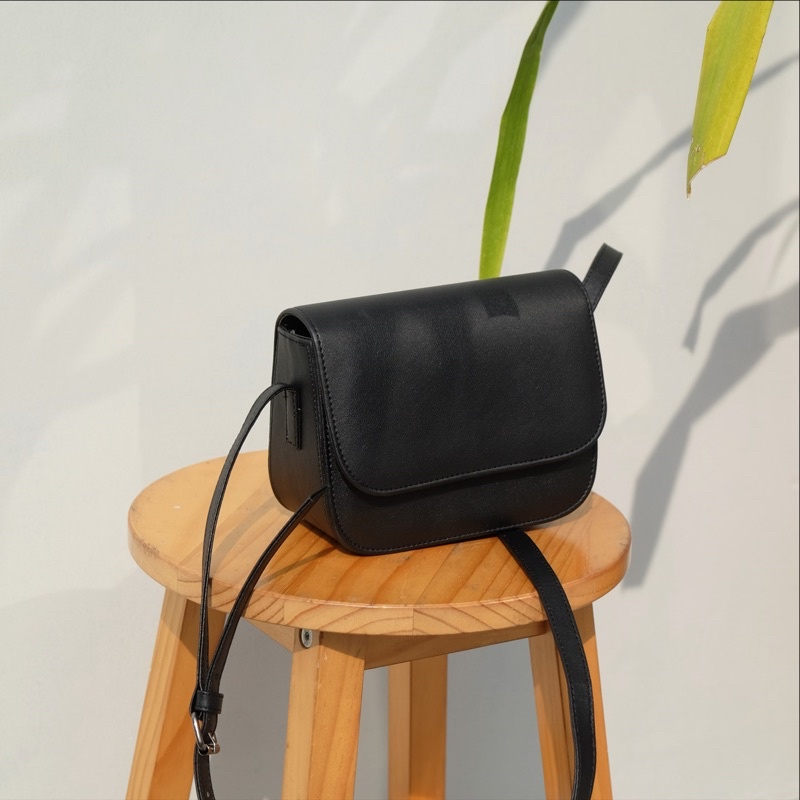 Jual Gracia Bag / Tas selempang remaja / Tas wanita / Tas simpel / Tas ...