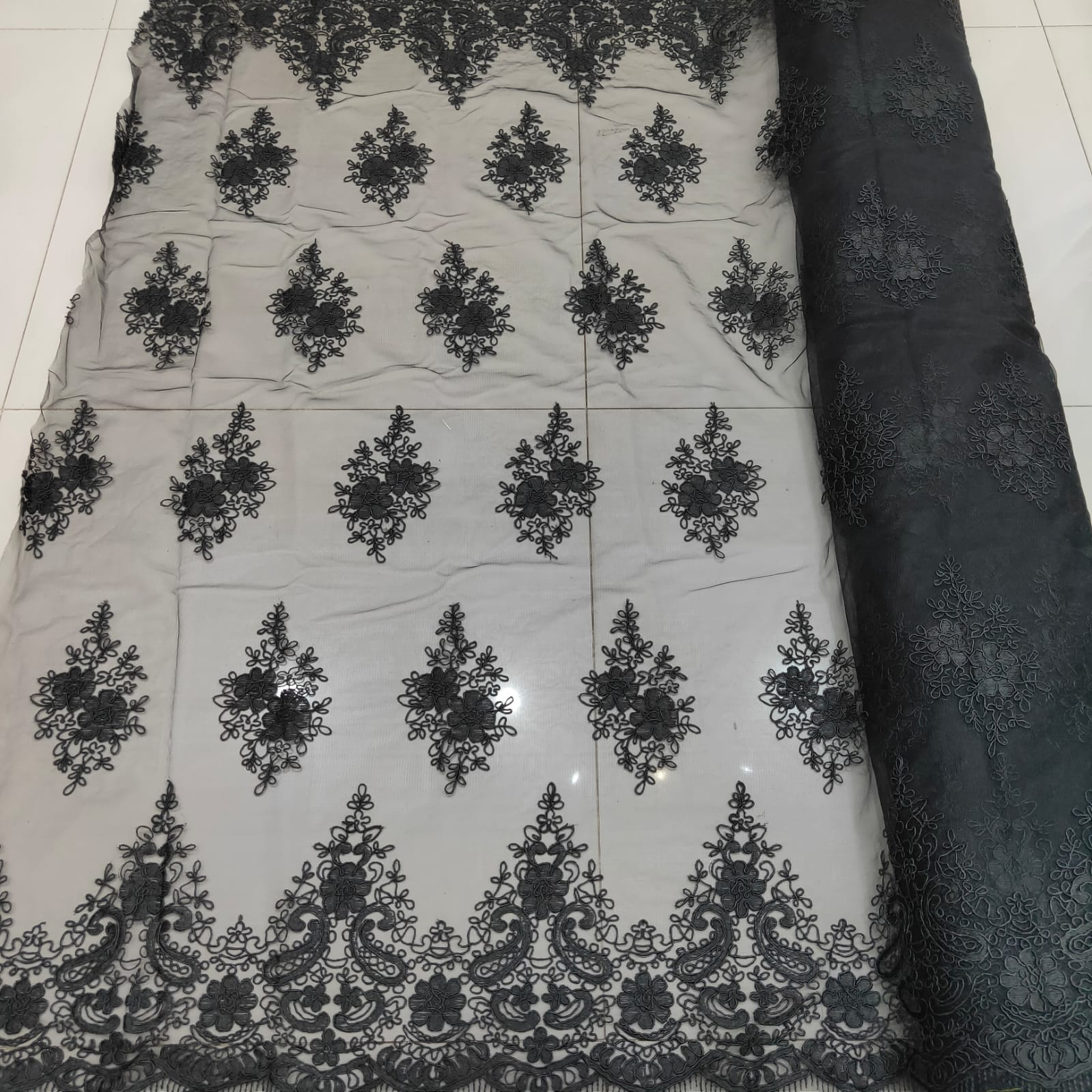 Jual KAIN TILE HITAM BORDIR TIMBUL DENGAN PINGGIRAN ATAS BAWAH COCOK ...