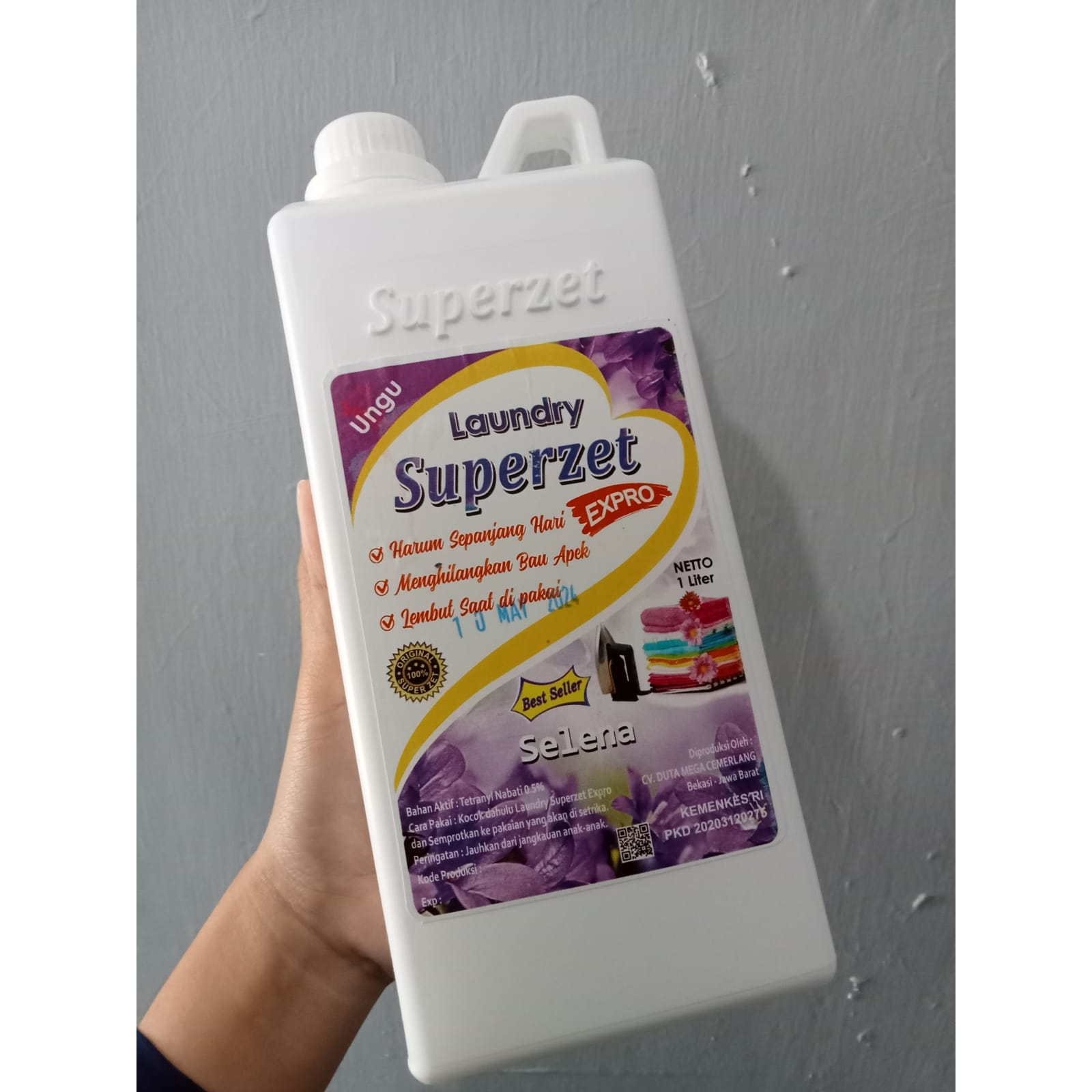 Jual Superzet Parfum Pewangi Laundry - Pewangi Super Zet Botol 1 Liter ...