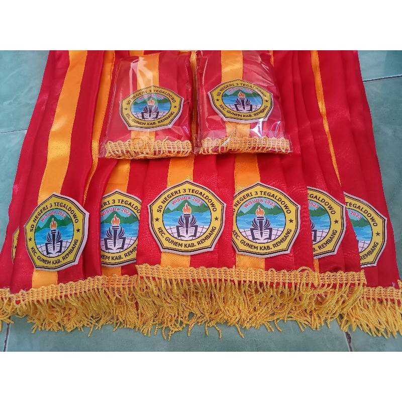 Jual Kalung Wisuda Samir Wisuda Selempang Wisuda emblem | Shopee Indonesia
