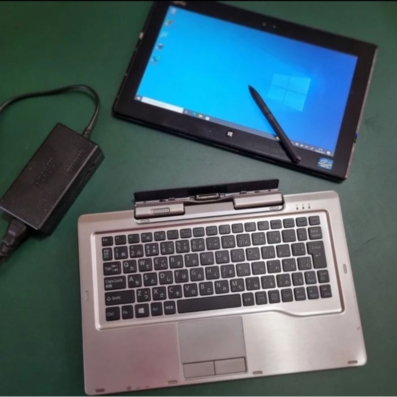 Jual Laptop Fujitsu Q702 I5 Touchscreen 2 in 1 Notebook Tablet Second ...