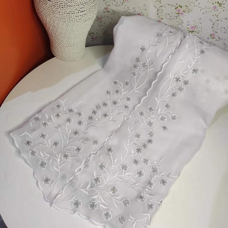 Jual Kain bordir motif kupu kupu kain kebaya bordir// kain kebaya ...