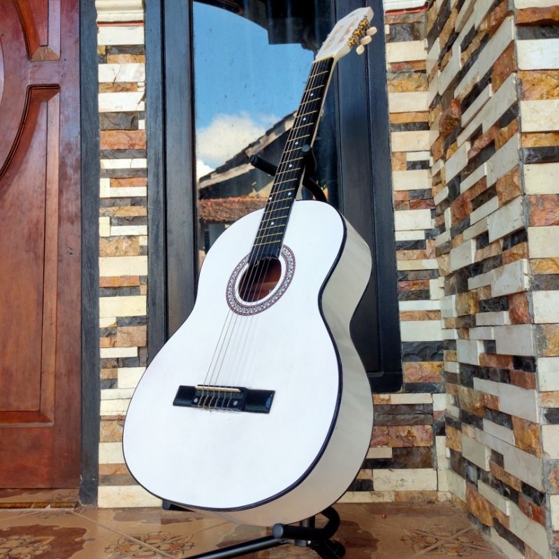 Jual Gitar Klasik Yamaha Tanam Besi | Shopee Indonesia