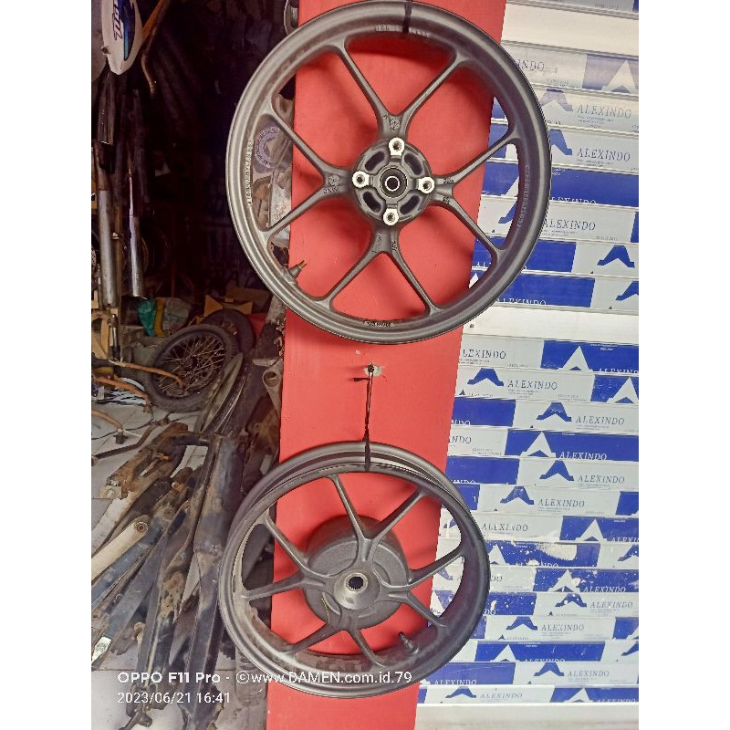 Jual VLEG GENIO ORIGINAL COPOTAN MOTOR | Shopee Indonesia