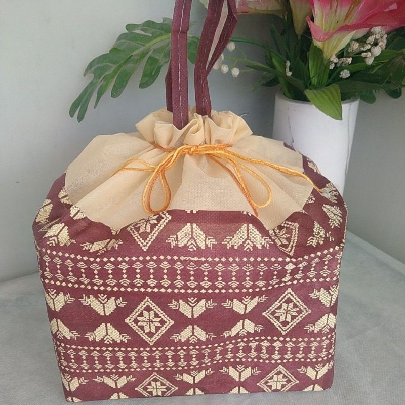 Jual tas hajatan serut tebal Nusantara maron ukuran 22 Harga per lusin ...