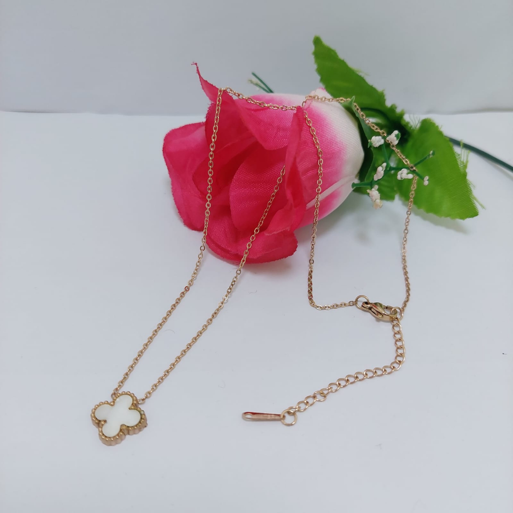 Jual TITANIUM KALUNG CLOVER PERHIASAN WANITA DEWASA KALUNG CLOVER BUNGA ...