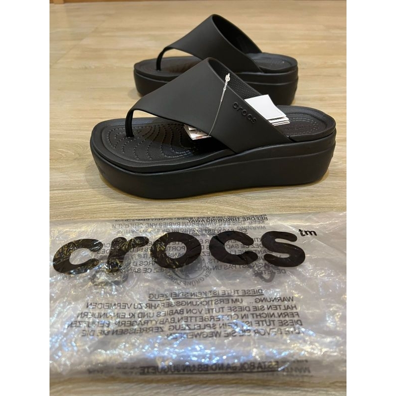 Jual Crocs Brooklyn Flip woman / Sandal Wanita | Shopee Indonesia