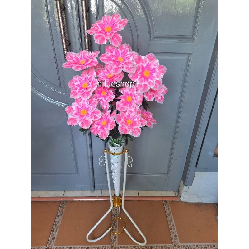 Jual bunga lily cabang 18 kuntum 18 berikut pot standing besi corong ...