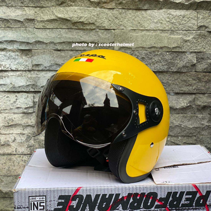 Jual helm vespa retro italy kuning + visor | Shopee Indonesia