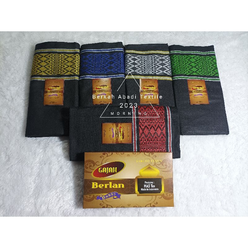 Jual Sarung Murah Berkualitas - Sarung Hitam Motif Polos Naga Warna HRD ...