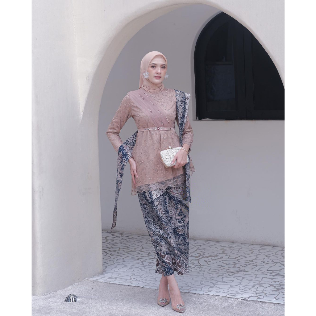 Jual Kebaya Wisuda Batik Couple Kebaya Modern Zavina Kebaya Lamaran ...