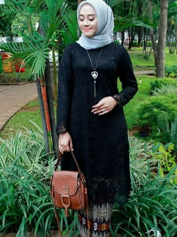 Jual Kebaya Moderen Set Rok Plisket Kebaya Brokat / Kebaya Wisuda ...