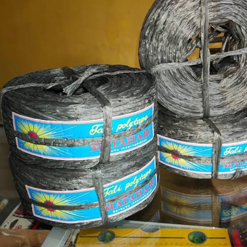 Jual Tali Rafia Plastik Hitam 400 gram MATAHARI / Tali Plastik Rafia ...