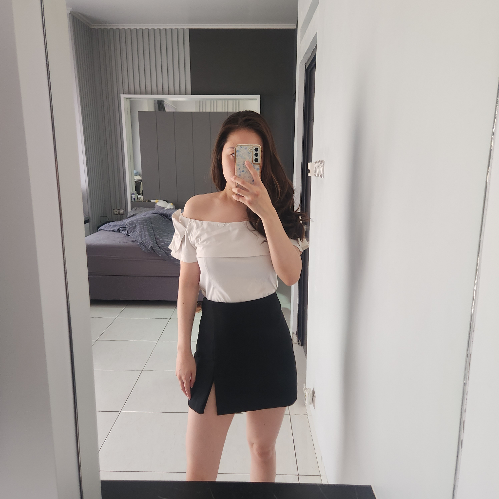 Jual LEAF White Off Shoulder Sabrina Putih Top Atasan Blouse Formal ...