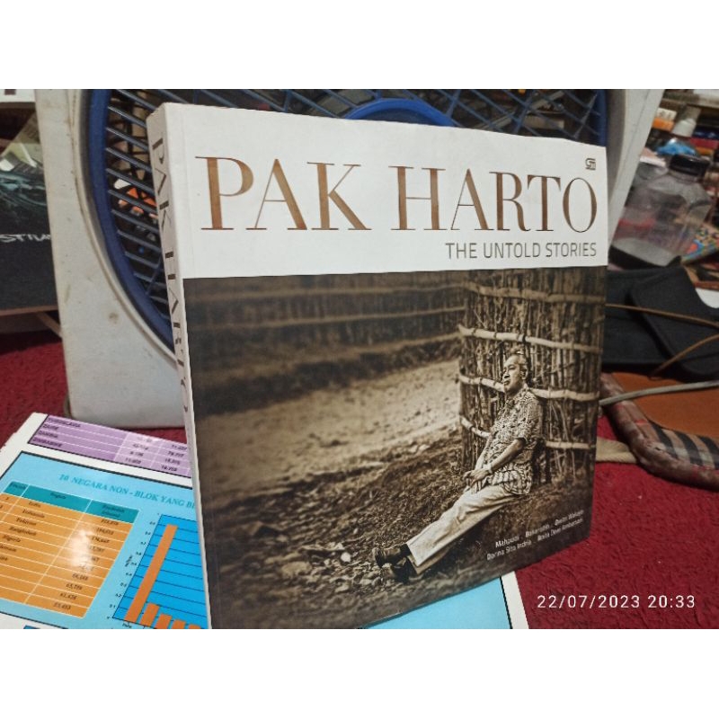 Jual buku Pak Harto the untold stories | Shopee Indonesia