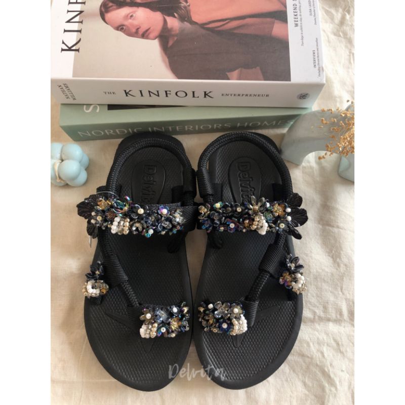 Jual Poppy Sandal Sendal Tali Wanita Beads Manik Mote Garden Untuk Main ...