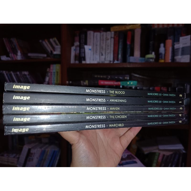 Jual monstress by marjorie liu set vol 1-5 (preloved & segel) | Shopee ...