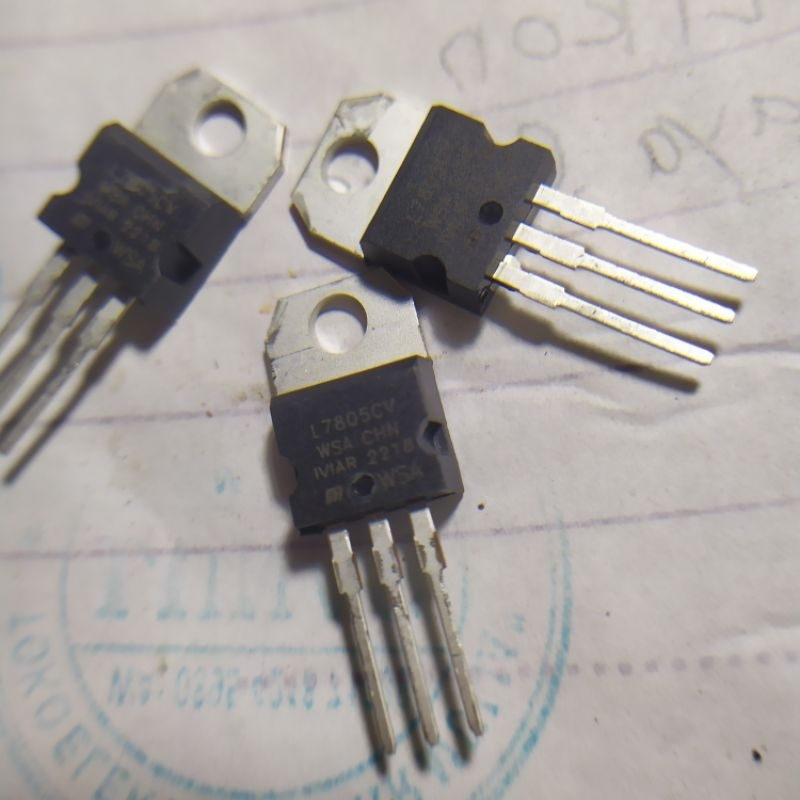 Jual ic regulator 7805 LM7805 | Shopee Indonesia