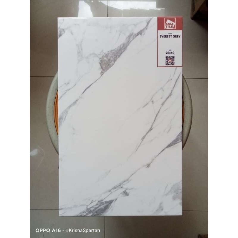 Jual keramik dinding 25x40 putih carara asia tile everest grey | Shopee Indonesia