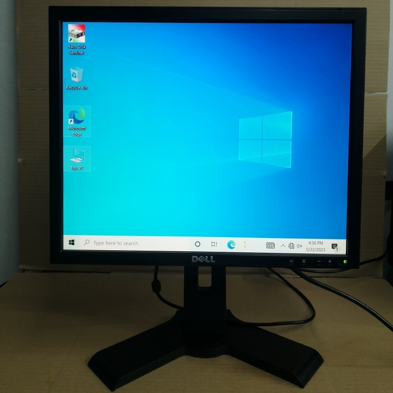 Jual MONITOR DELL 19 INCH KOTAK LENGKAP KABEL KAKI BISA DI PUTAR DAN NAIK TURUN LIKE NEW ...
